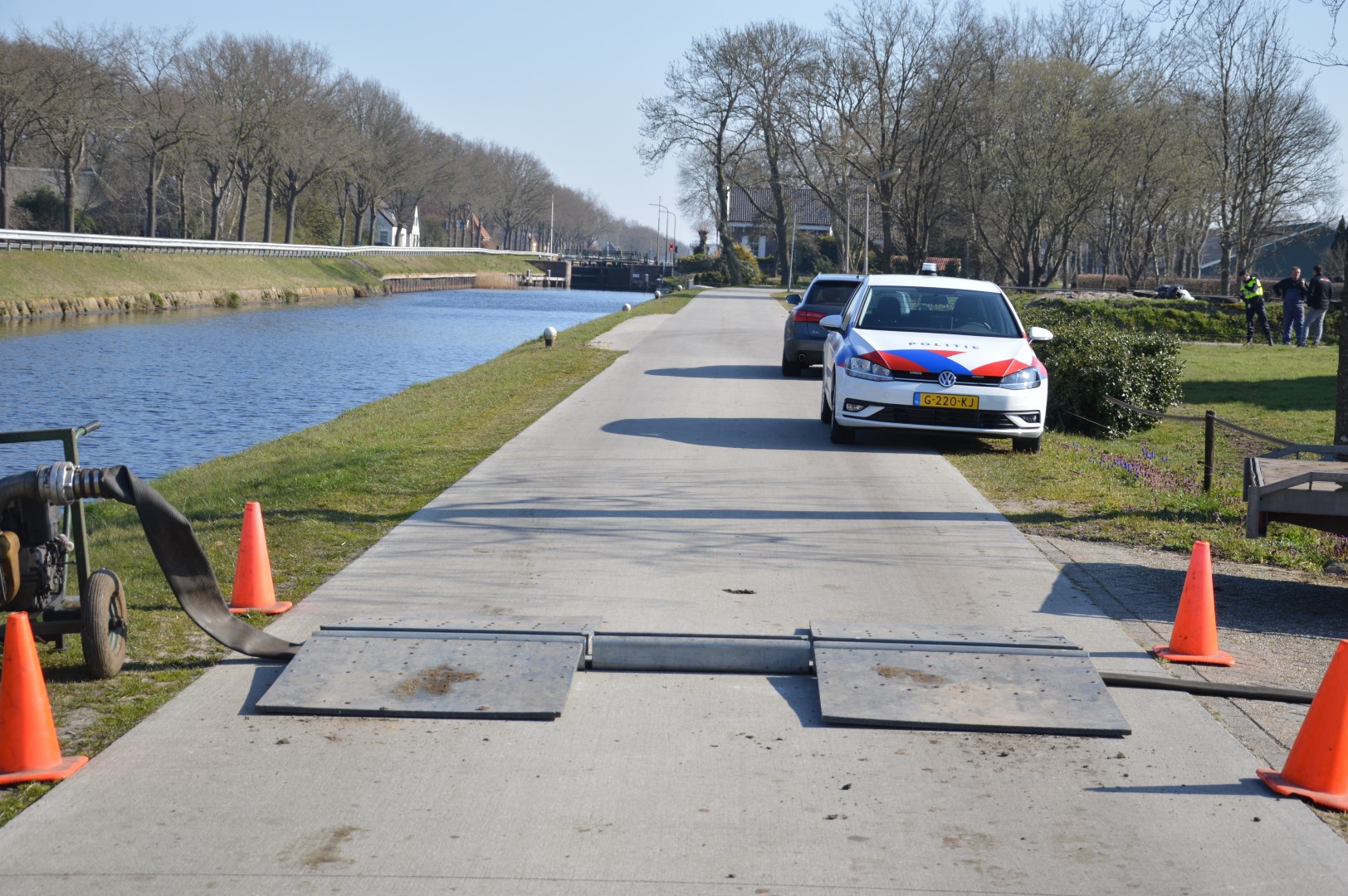 Motorrijder tijdens proefrit te water | Blik op nieuws