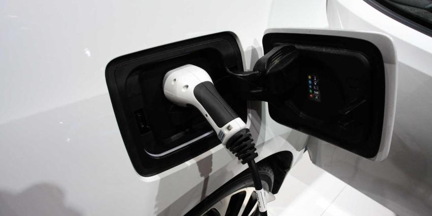 Vooral huishoudens met hoog inkomen hebben een stekkerauto | Blik op nieuws