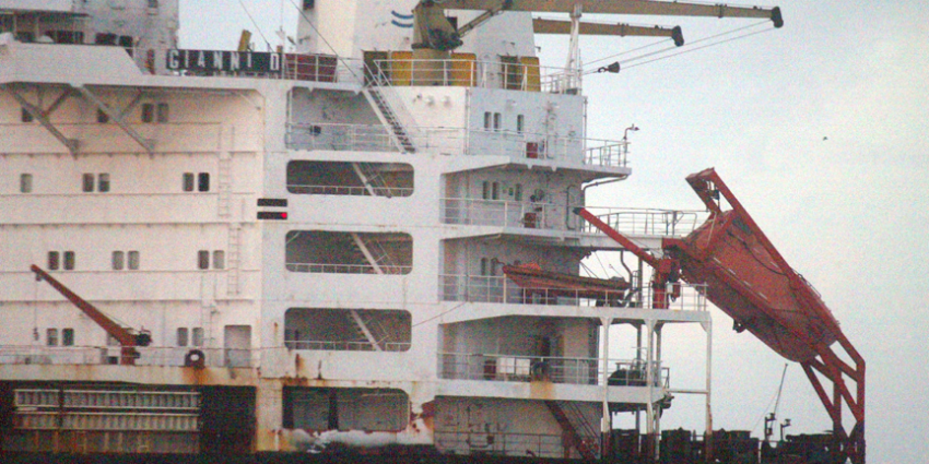 Tanker botst op booreiland Halfweg op Noordzee | Blik op nieuws